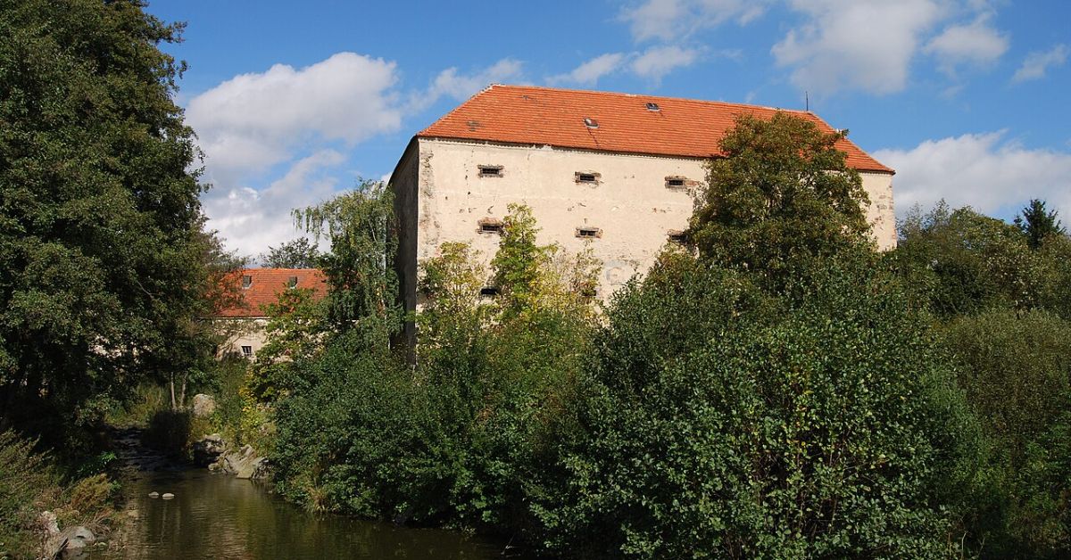 Potřebujete pro svůj život a podnikání spoustu místa? Na prodej je ...